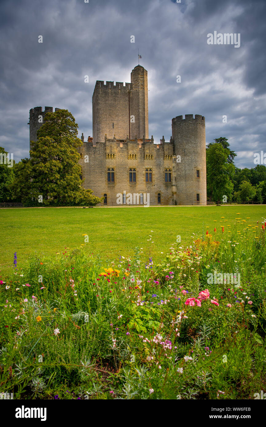 Vue aérienne de l'ancien château fort de Château de Roquetaillade en ...