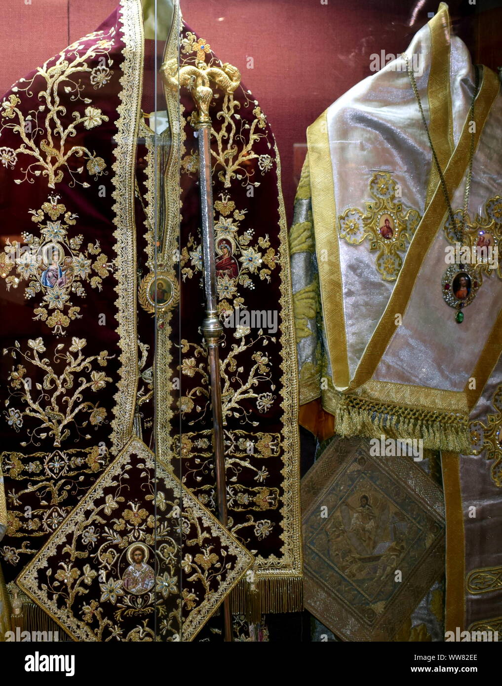 Priestly garb Banque de photographies et d’images à haute résolution ...