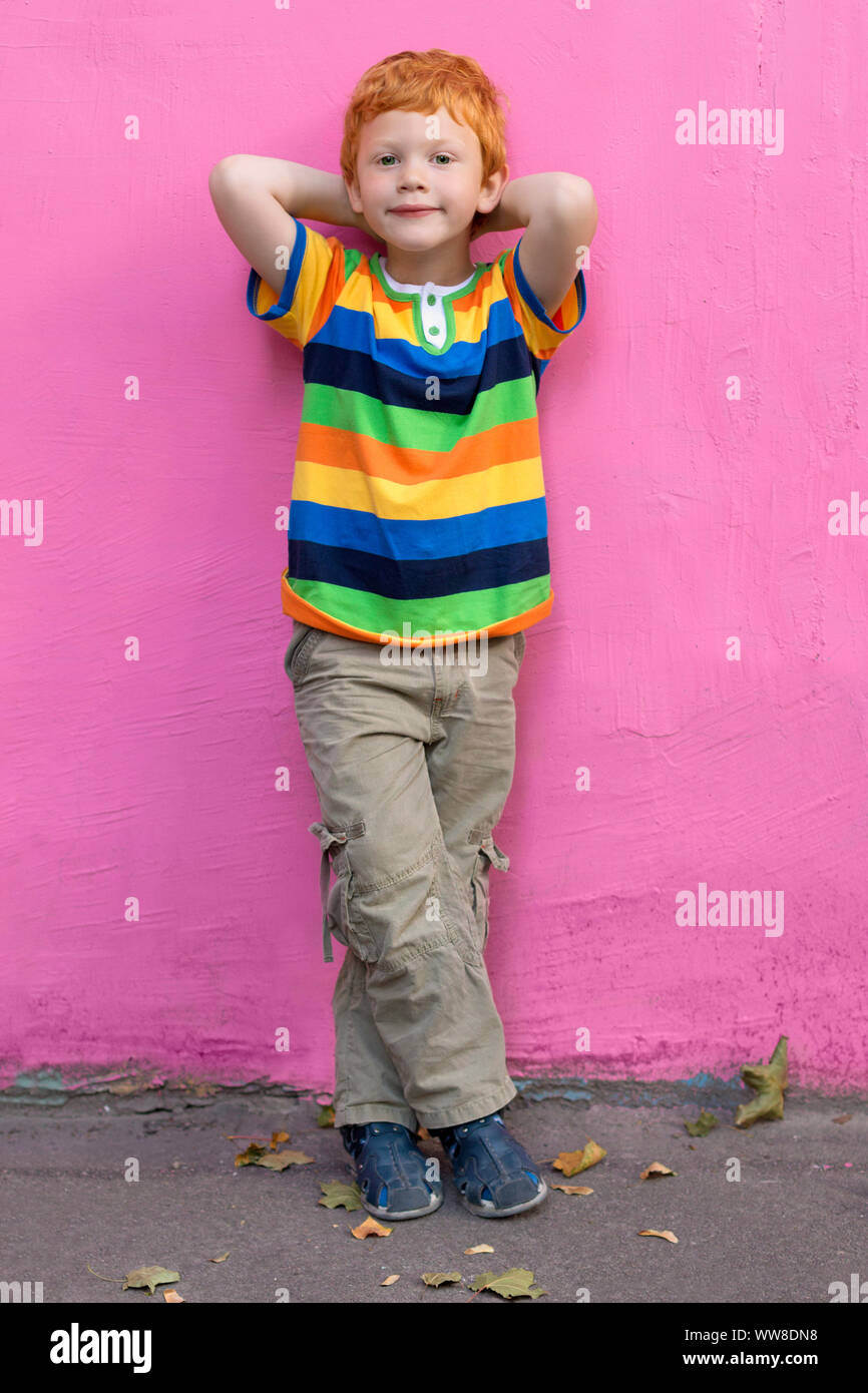 Garçon aux cheveux roux Banque de photographies et d’images à haute ...