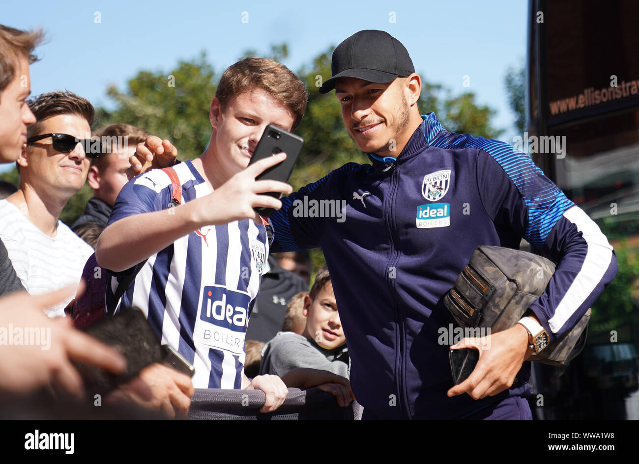 West bromwich albions jake livermore arrive Banque de photographies et ...