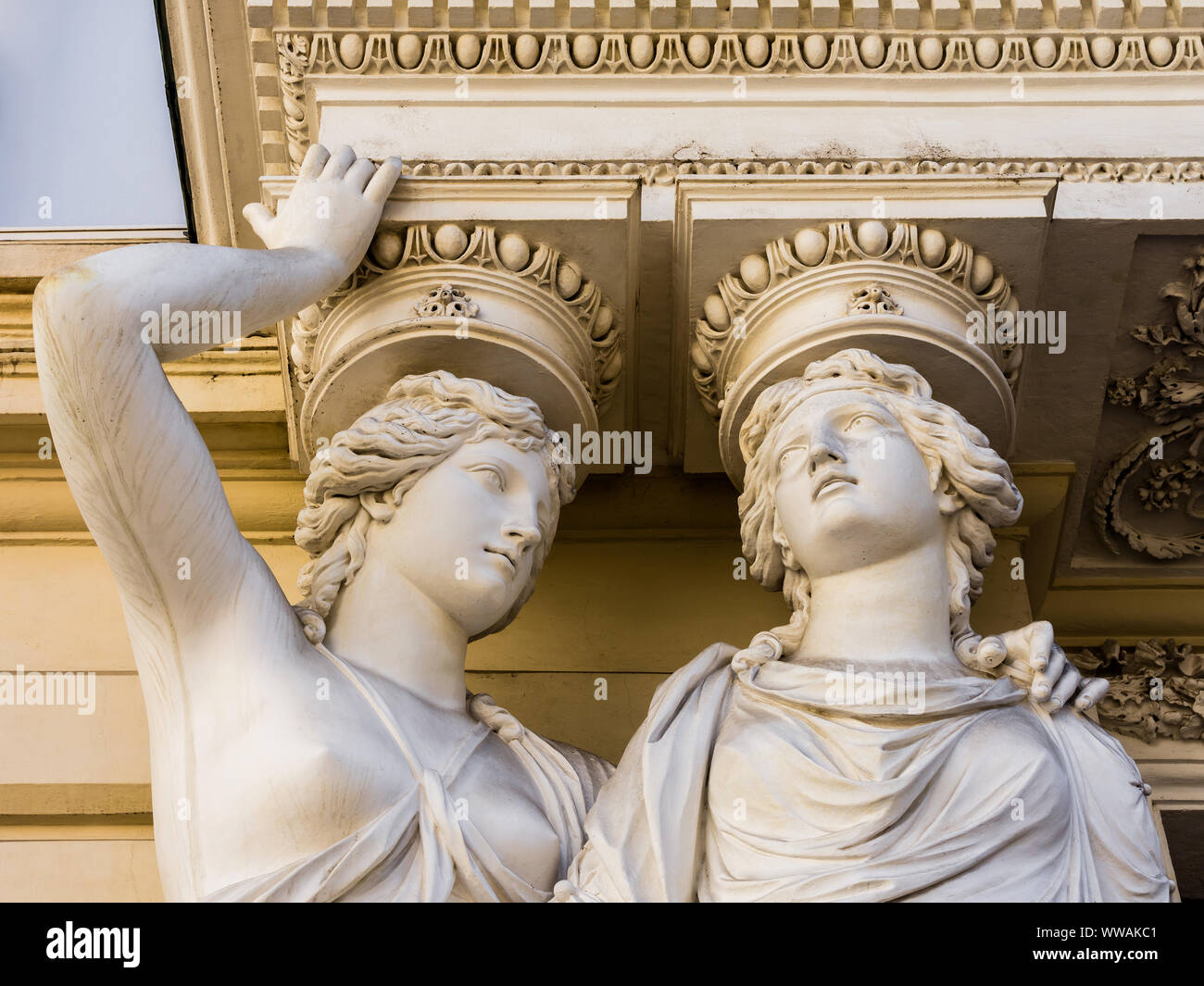 Statue cariatide Banque de photographies et d’images à haute résolution ...