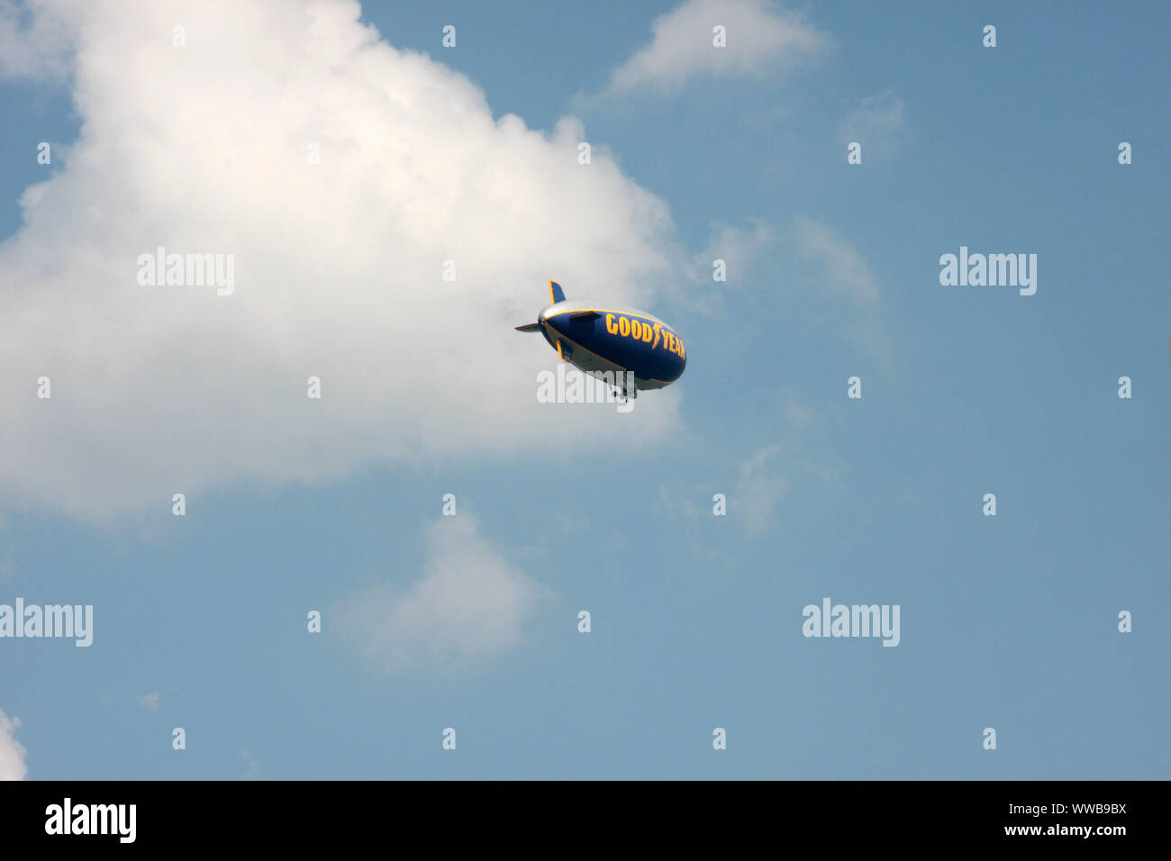 Dirigeable non rigide Banque de photographies et d’images à haute ...