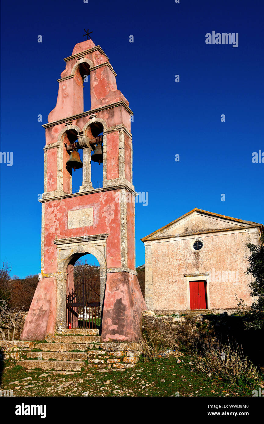 La belle église de Saint Jacob à l'entrée du village de Palaia ...