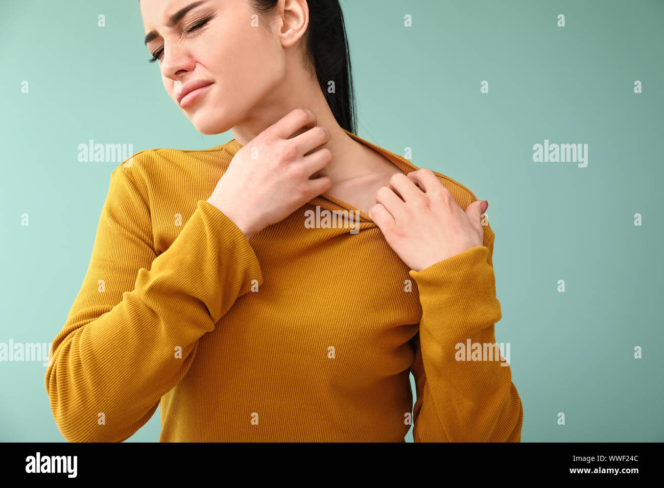 éruption cutanée cou Banque de photographies et d’images à haute ...