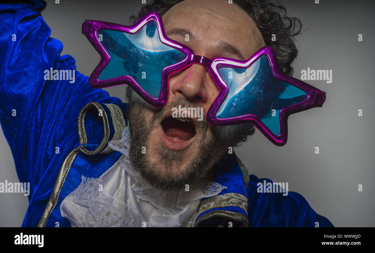 Déguisement ridicule homme Banque de photographies et d’images à haute ...