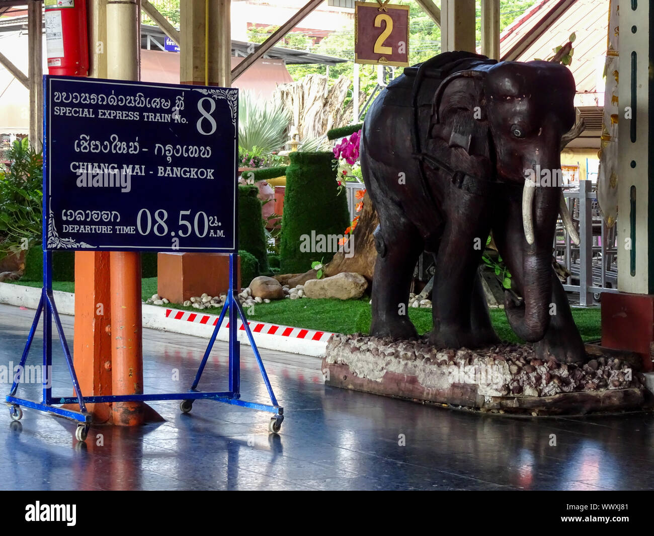 Bangkok to chiang mai train Banque de photographies et d’images à haute ...