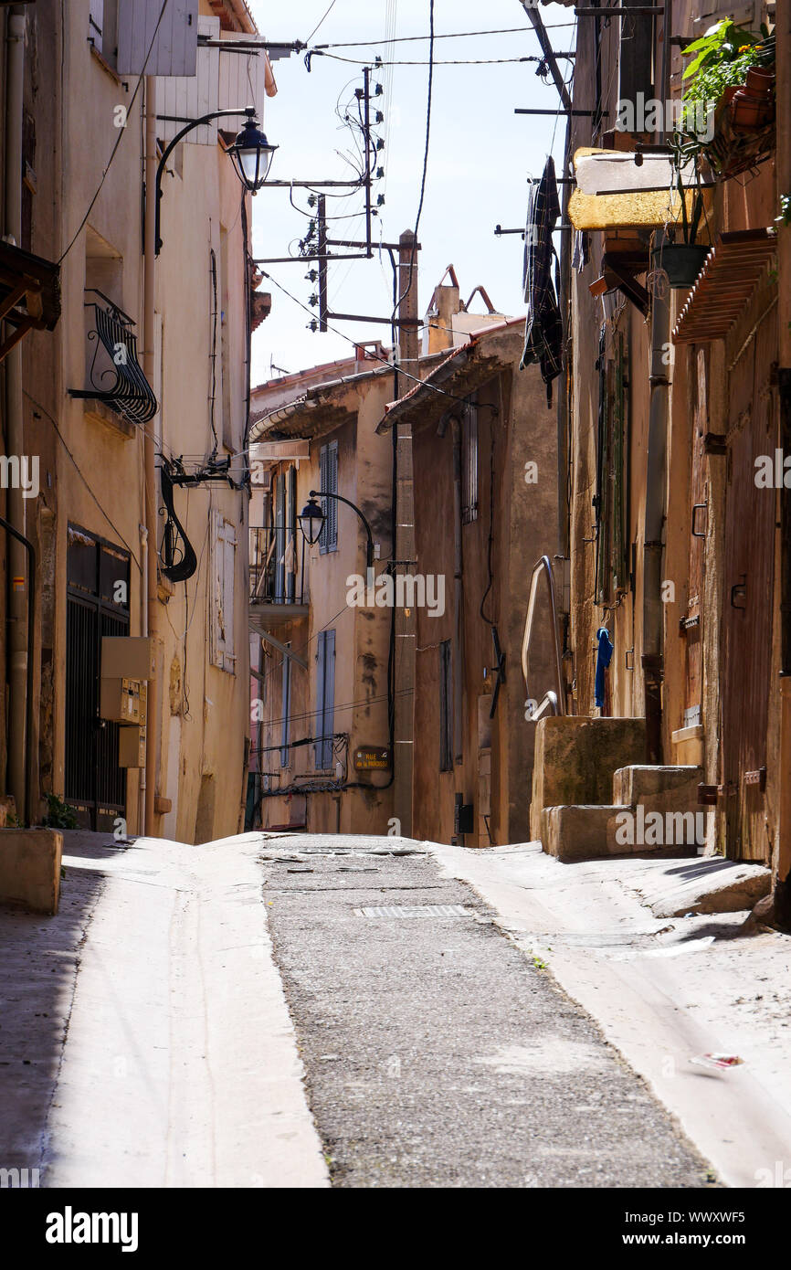 Le village de gardanne Banque de photographies et d’images à haute ...