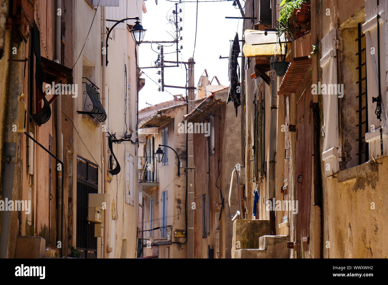 Le village de gardanne Banque de photographies et d’images à haute ...