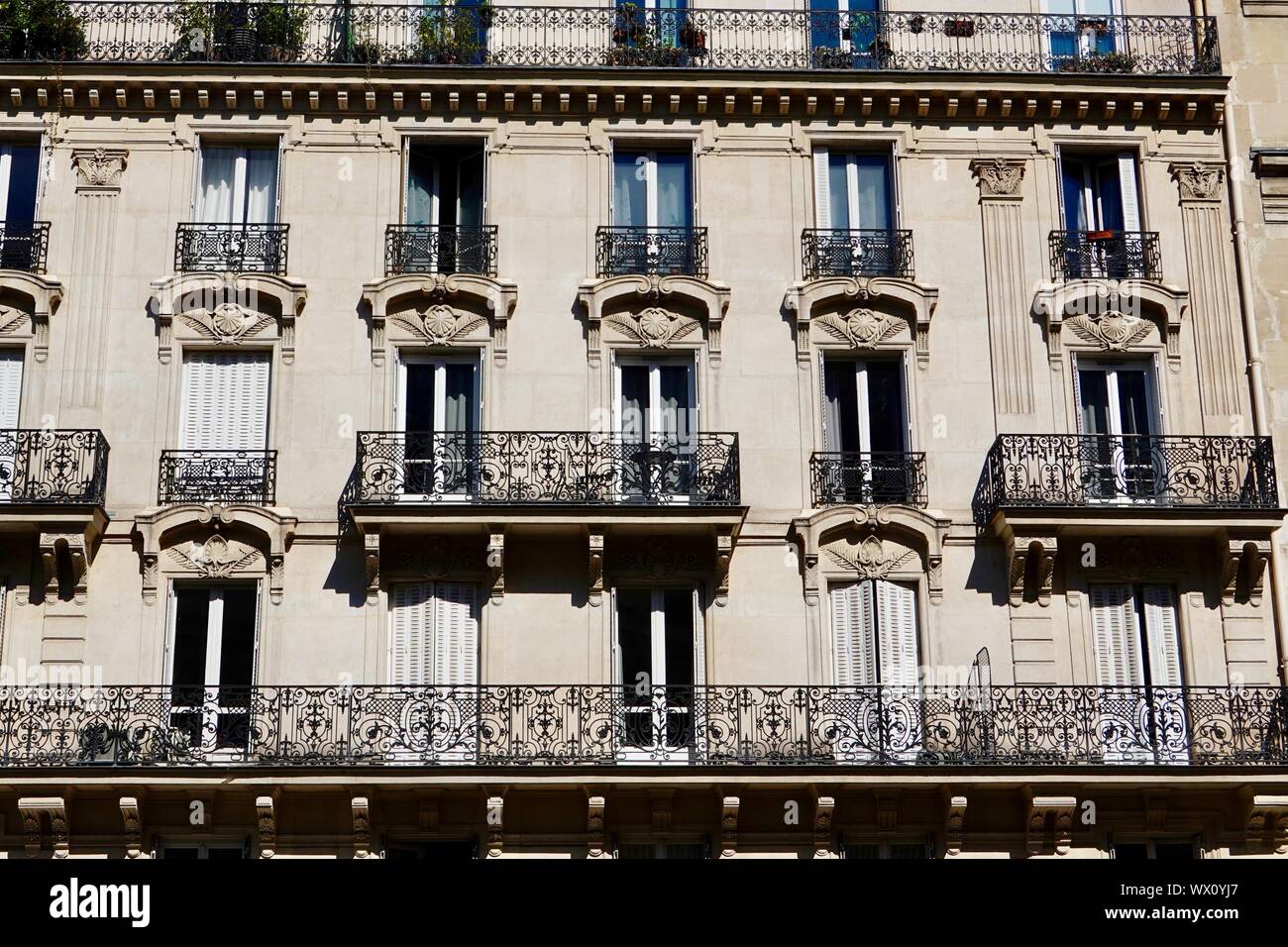 Hausmannian building Banque de photographies et d’images à haute ...