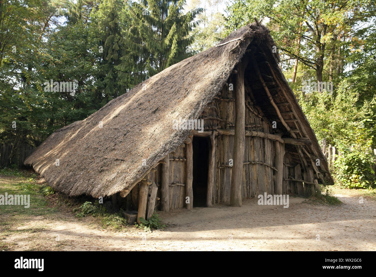 Neolithic house Banque de photographies et d’images à haute résolution ...