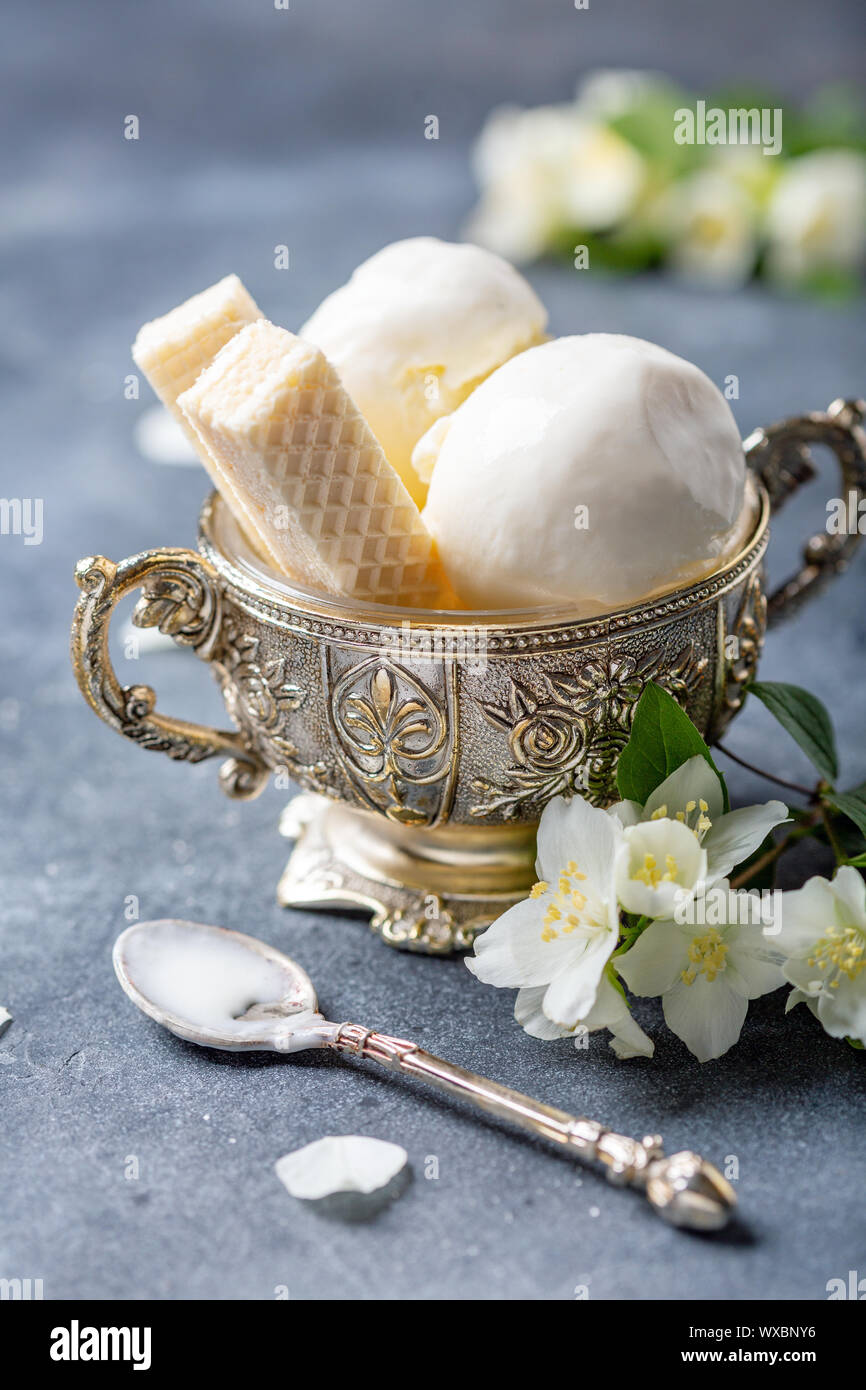 Boulettes de glace à la vanille Banque de photographies et d’images à ...