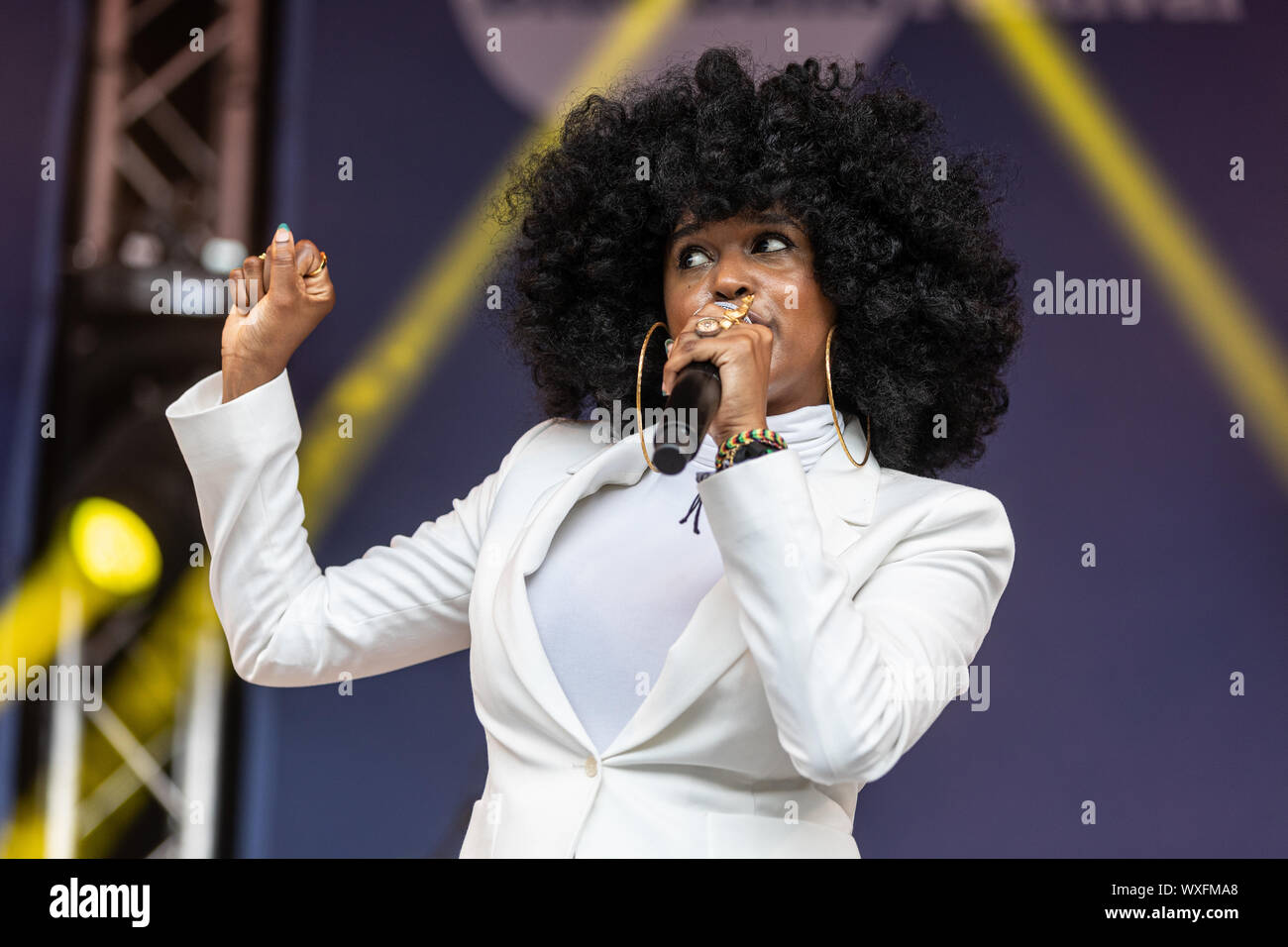 Iris gold singer singer Banque de photographies et d’images à haute ...