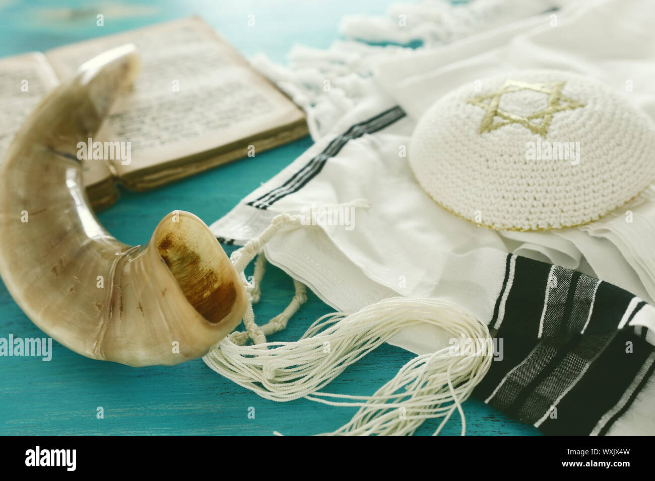 La religion de l'image - Châle de prière (tallit, livre de prières et ...