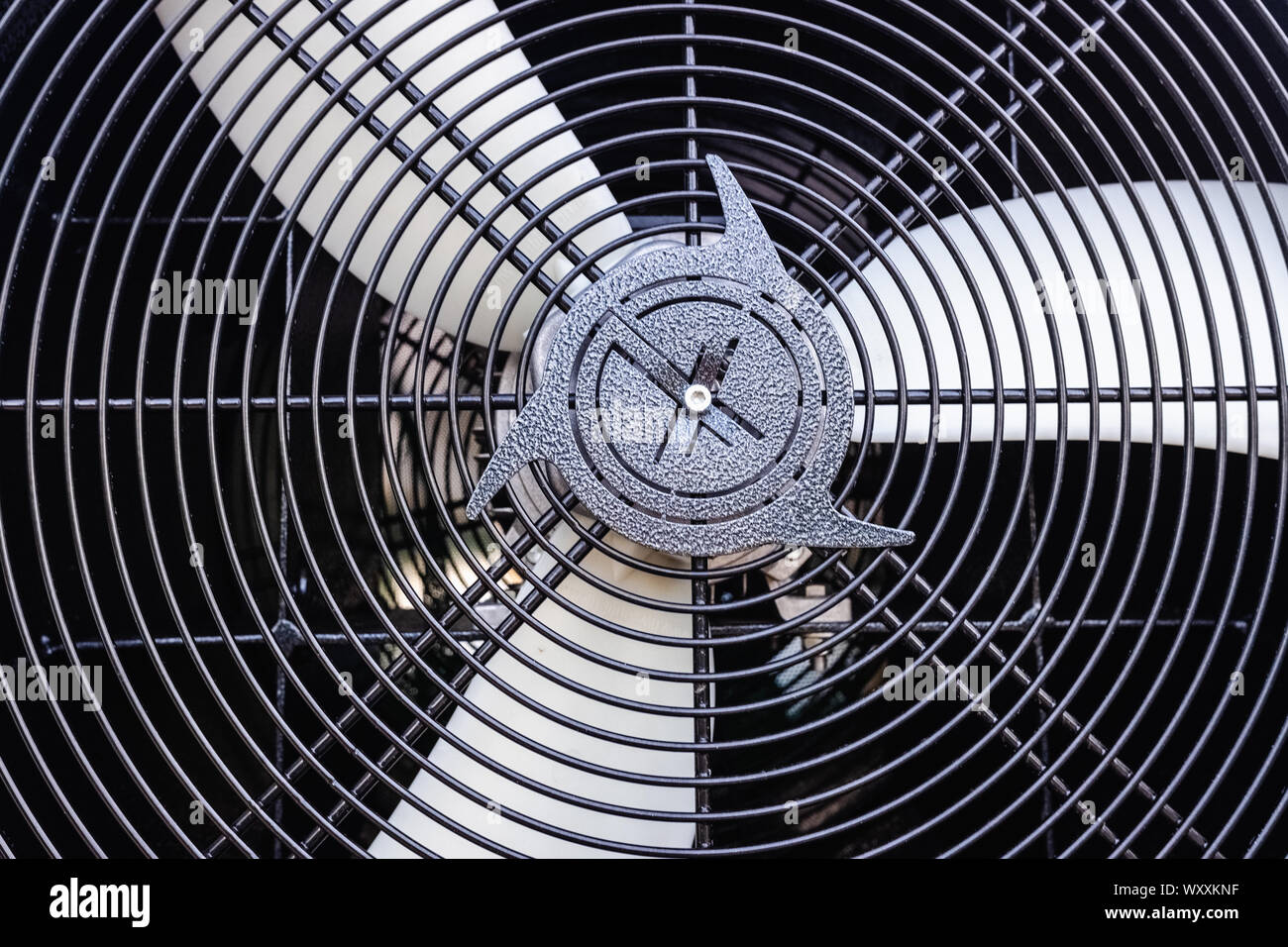 La texture métallique d'une plaque en aluminium avec rainure pour une ...