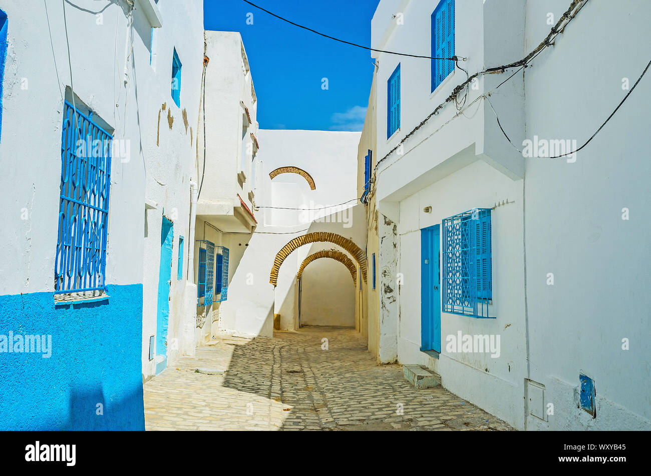 Les maisons dans la Médina historique de Bizerte sont ...