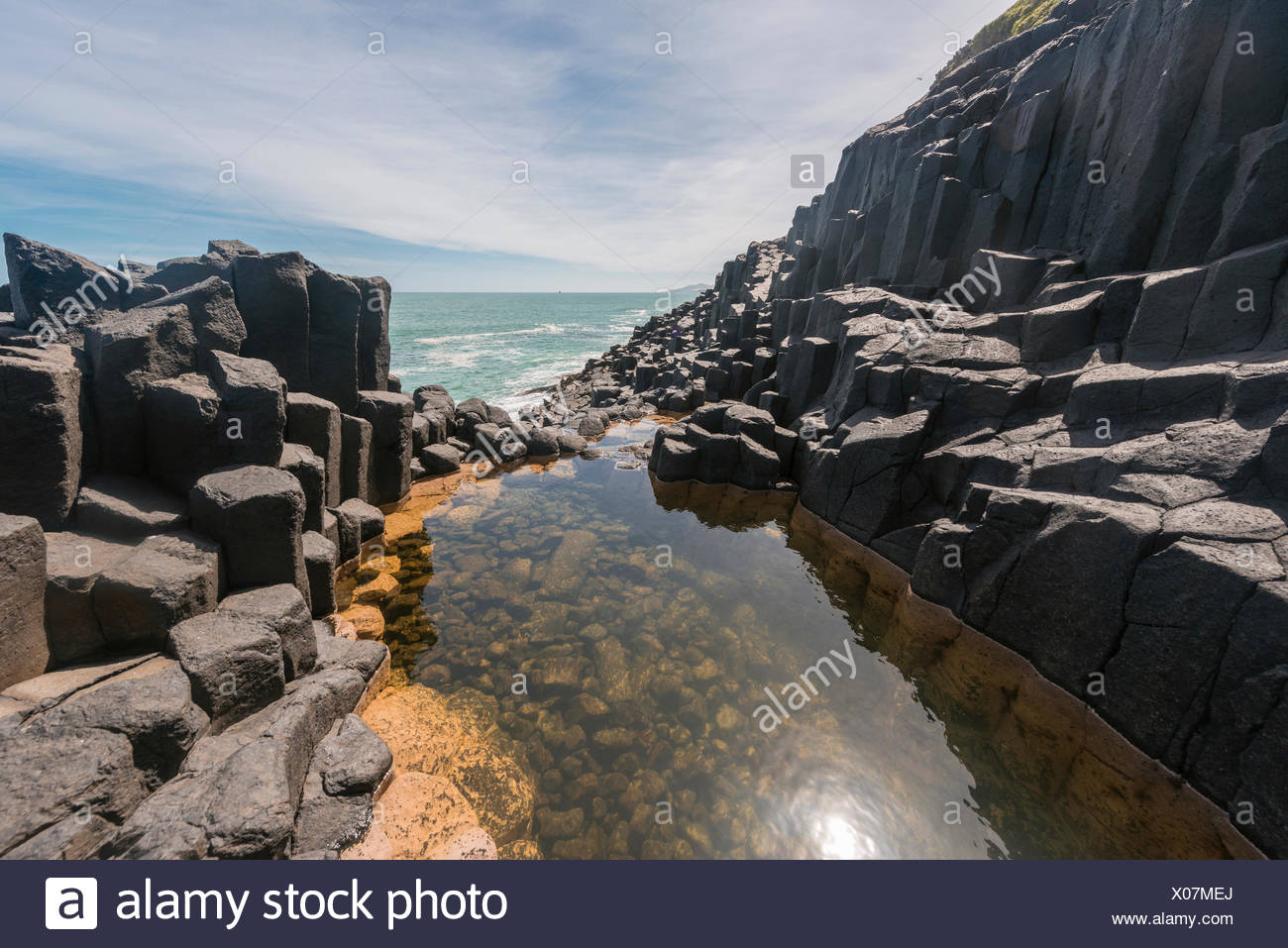 Rochers Et Rochers En Mer Banque d'image et photos - Alamy