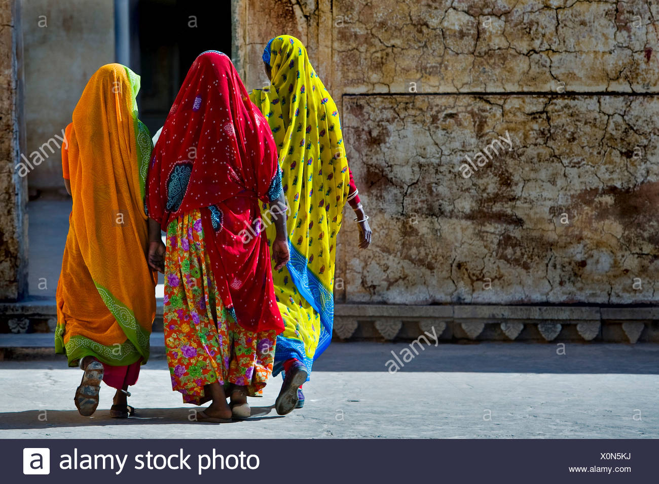 Indian Women Wearing Saris Banque d'image et photos - Alamy