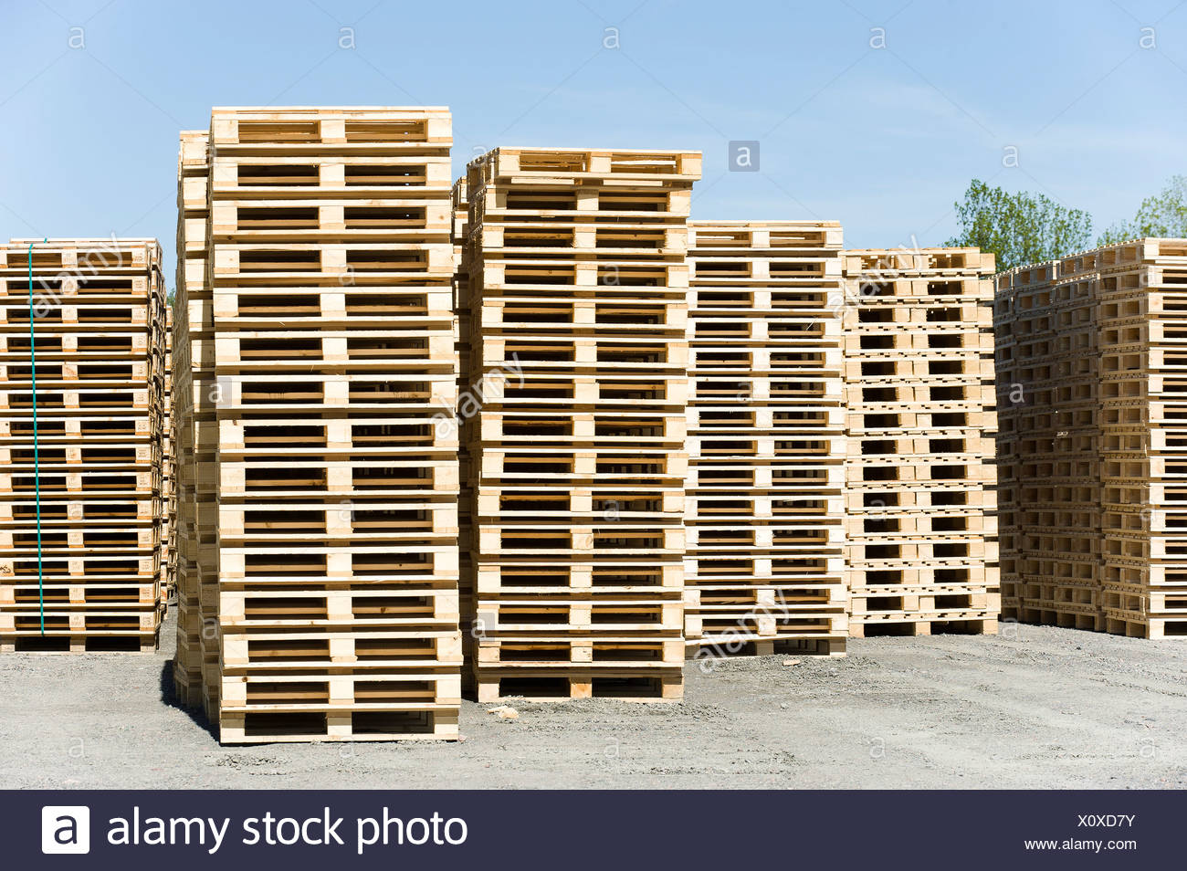 Pile Of Pallets Photos & Pile Of Pallets Images - Alamy