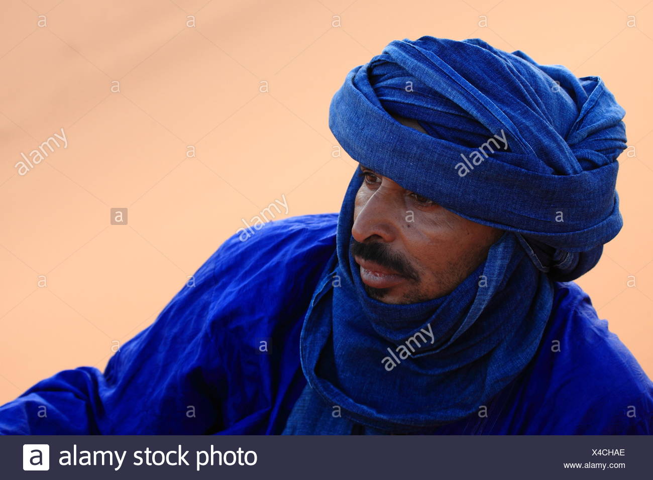 Smiling Tuareg Man Banque d'image et photos - Alamy