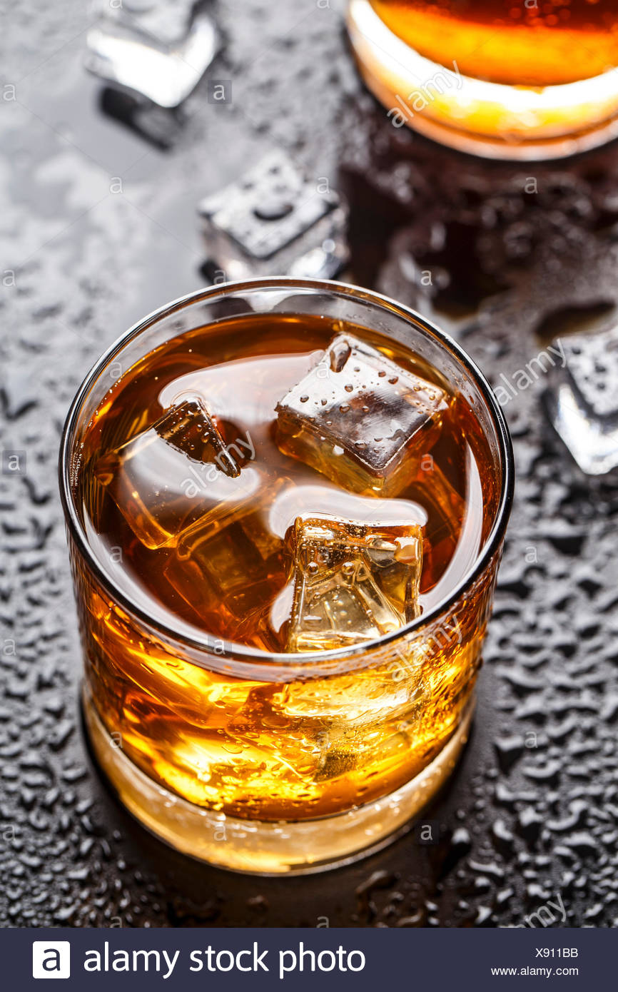 Glace Pour Boire Un Verre Banque d'image et photos - Alamy