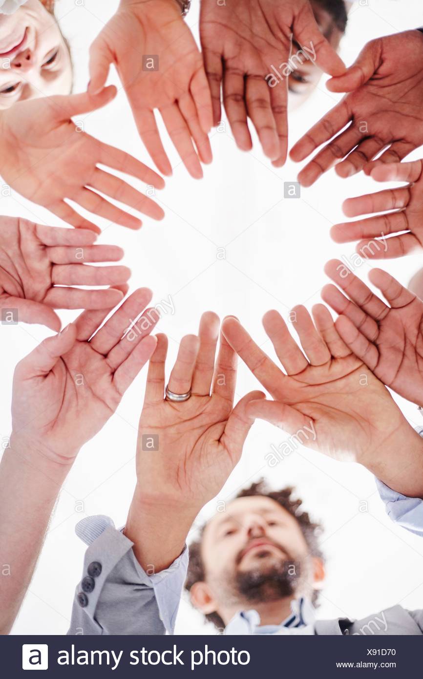 Cercle De Mains Banque d'image et photos - Alamy