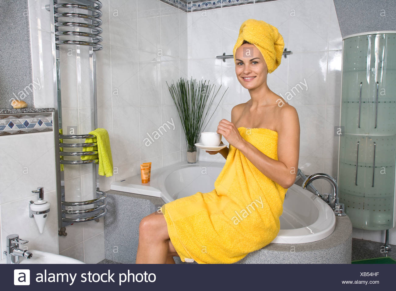 Femme Sous La Douche Corps Banque d'image et photos - Alamy