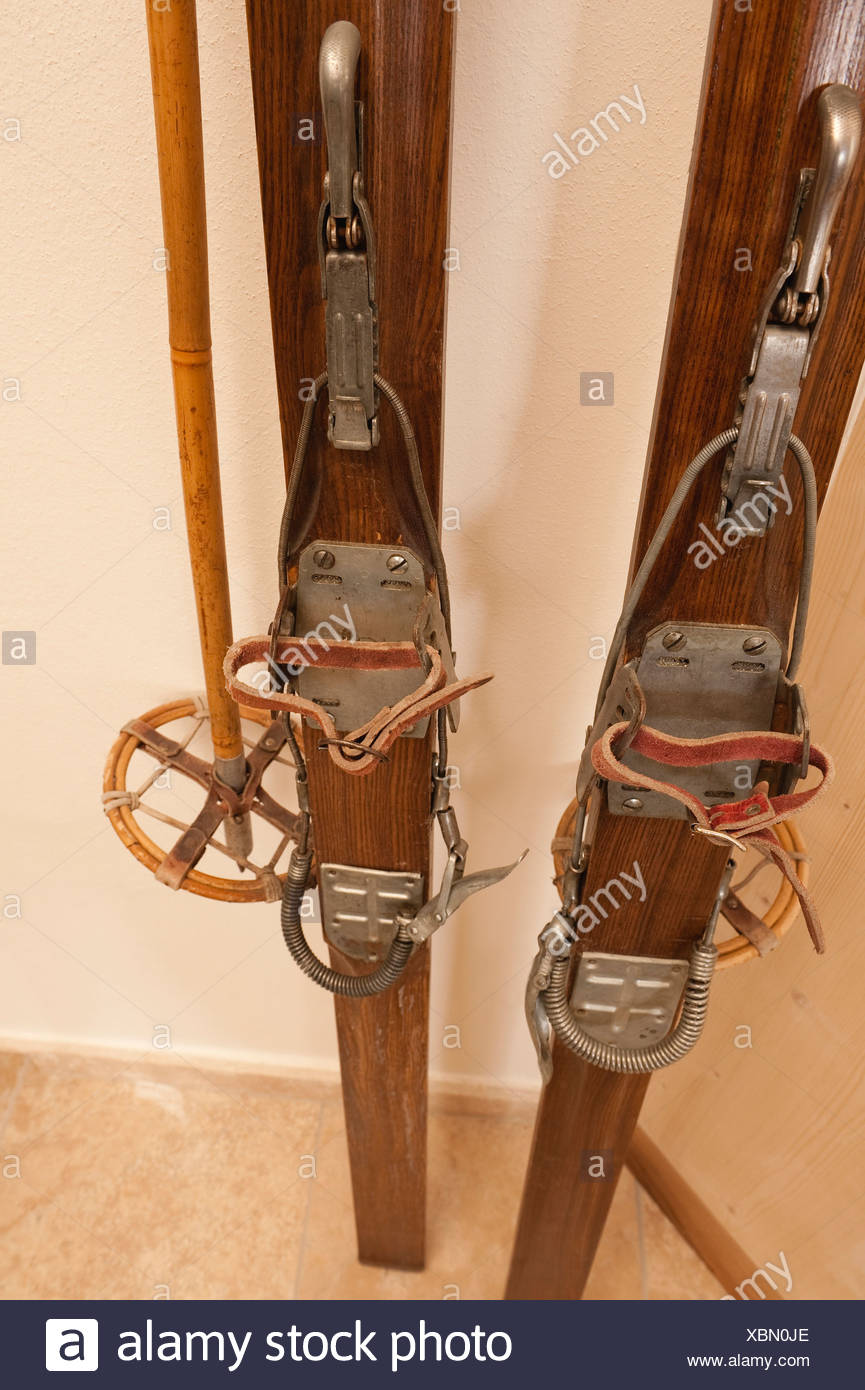Old Skis Photos & Old Skis Images - Alamy