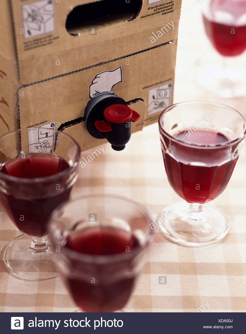 Cubi Wine Banque d'image et photos - Alamy