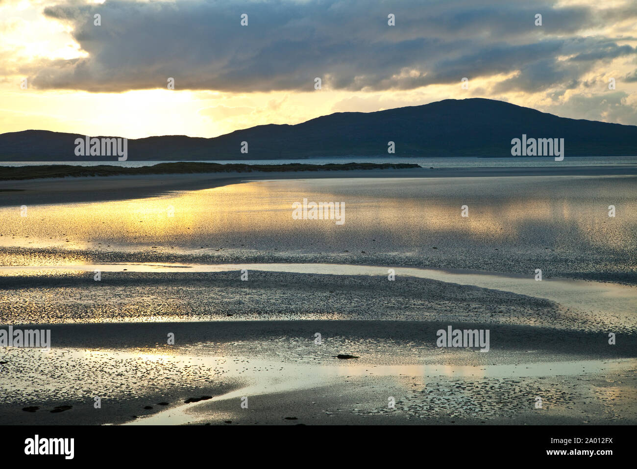 Paisaje mareal en fiordo de Taransay. Paesaggio di marea in suono di ...