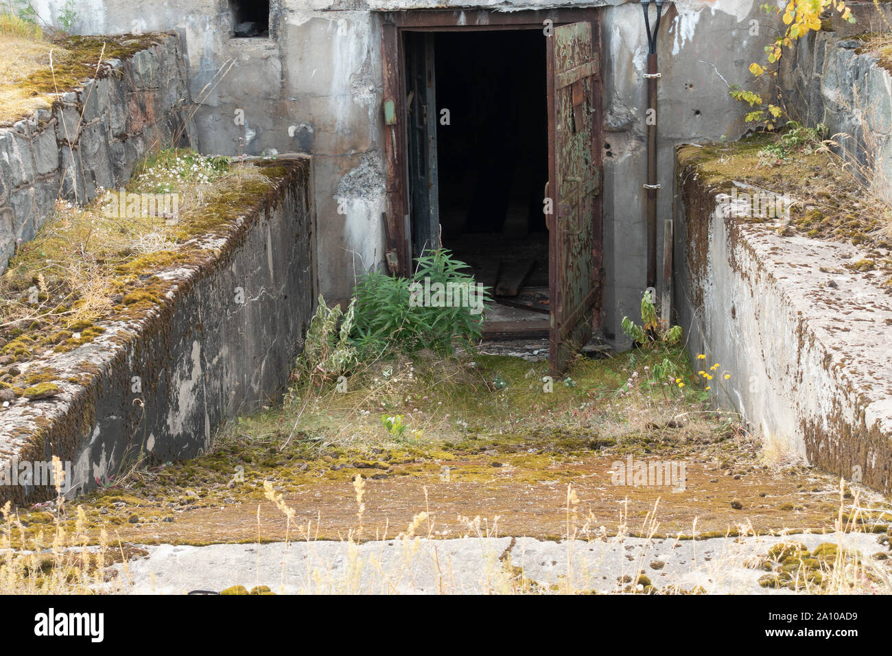 La porta del bunker immagini e fotografie stock ad alta risoluzione - Alamy
