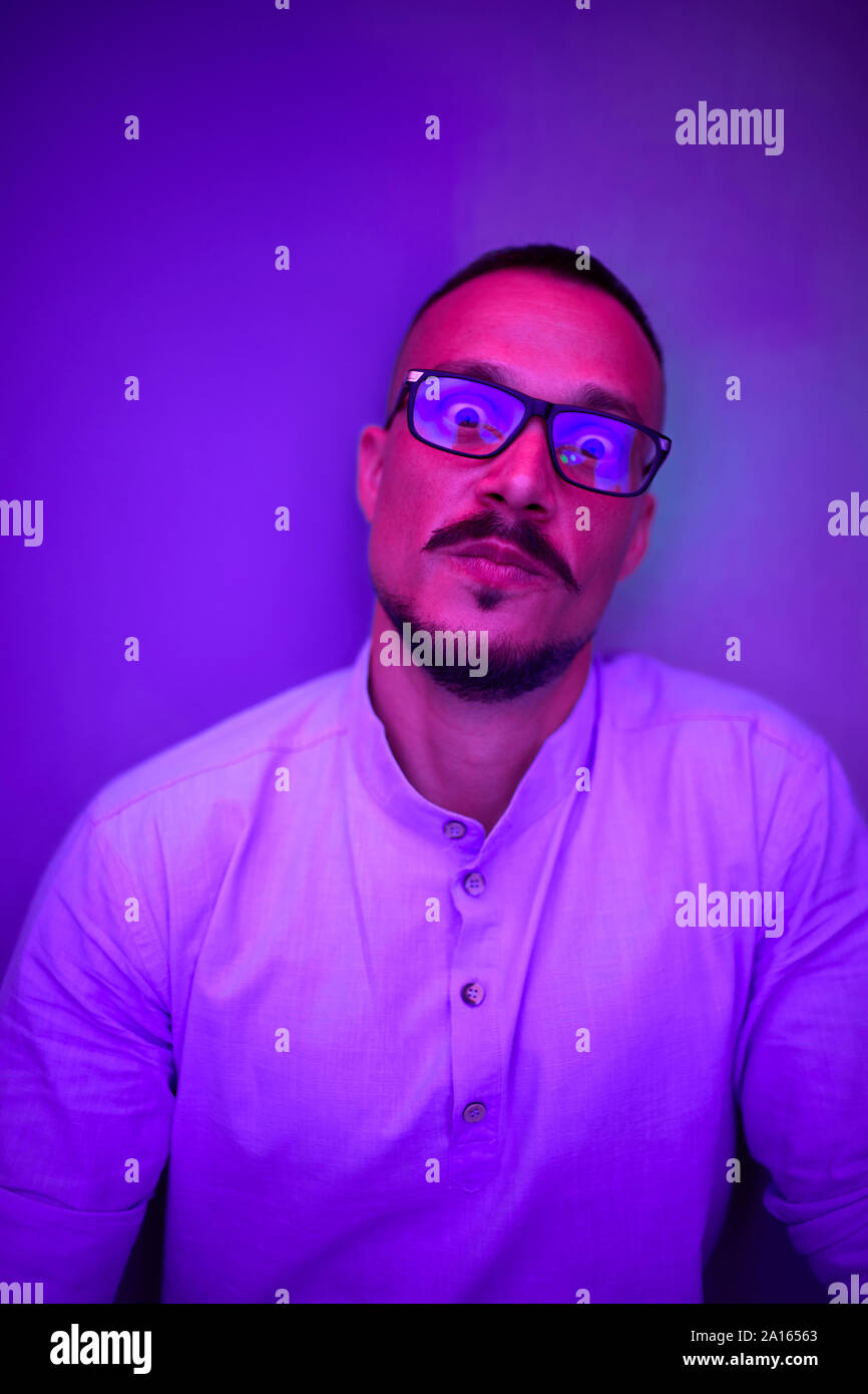 Riflesso della luce viola immagini e fotografie stock ad alta ...