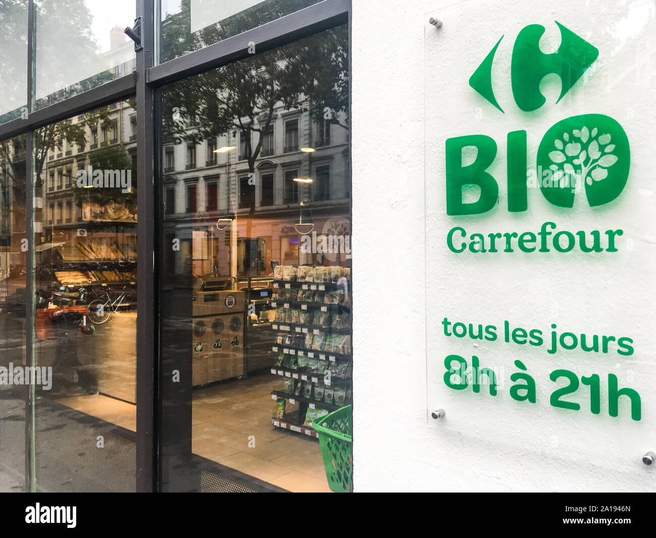 Carrefour biologico immagini e fotografie stock ad alta risoluzione - Alamy