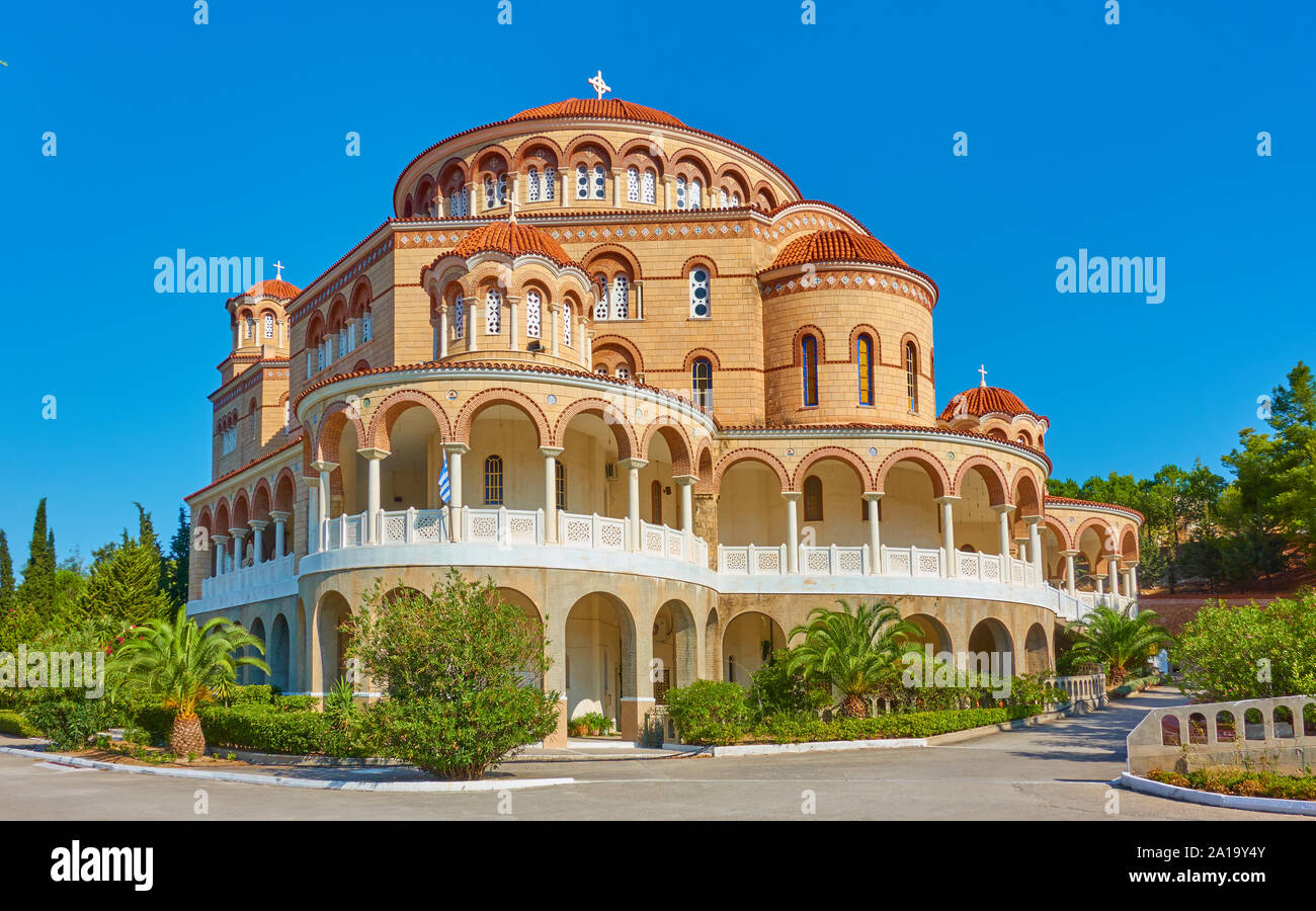La chiesa di Agios Nektarios (San Nectarios) in Aegina Island, Grecia ...