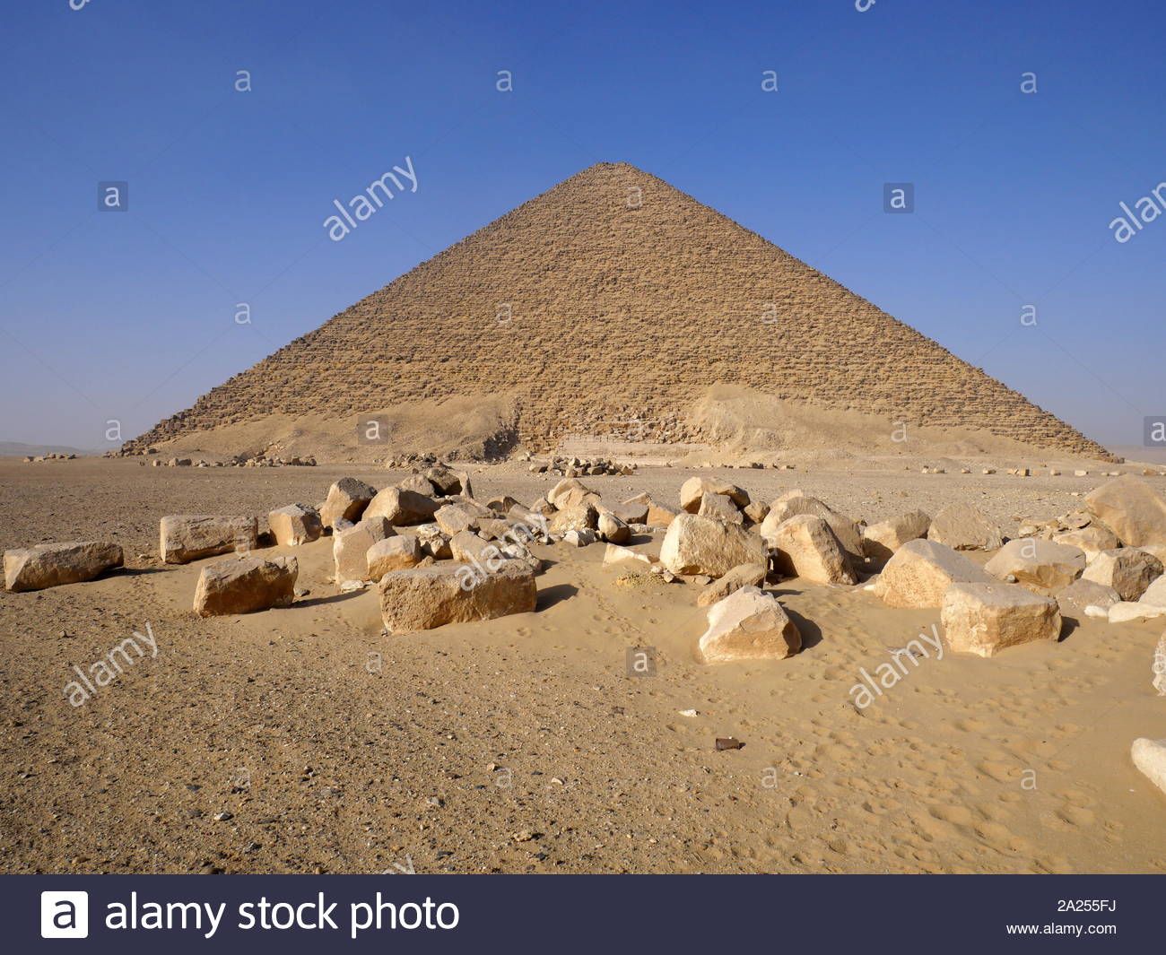 La Piramide Rossa, (piramide del Nord), è la più grande delle tre ...