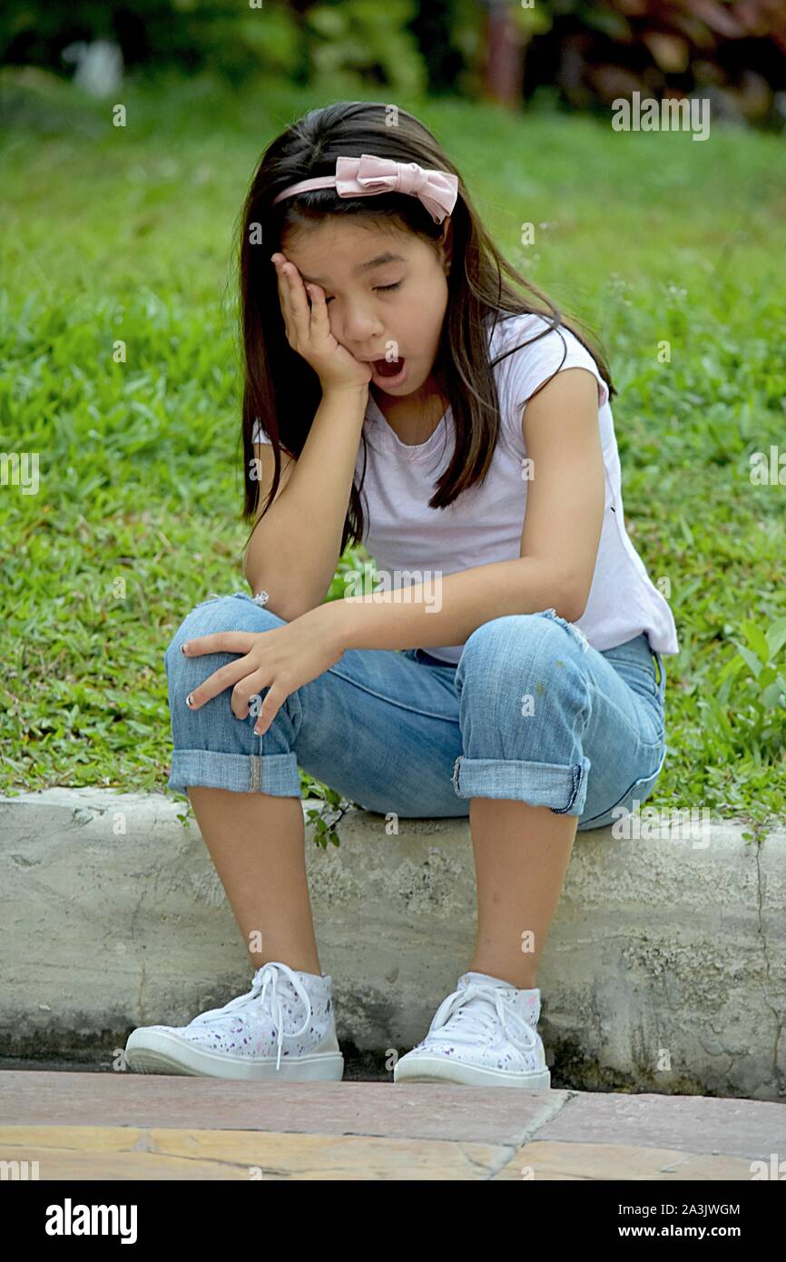 Ragazza che sbadiglia immagini e fotografie stock ad alta risoluzione ...