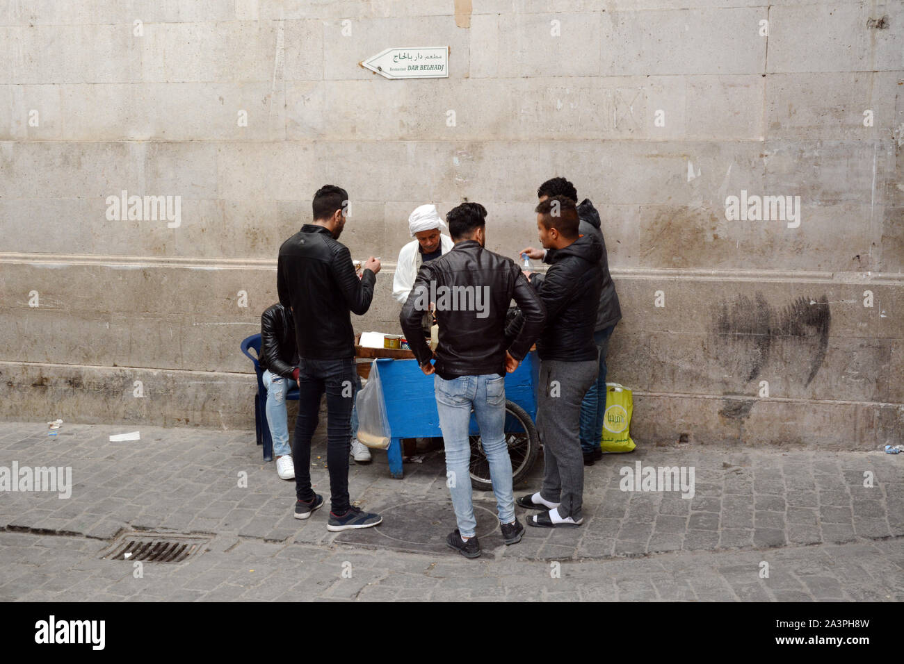 Uomini tunisini immagini e fotografie stock ad alta risoluzione - Alamy