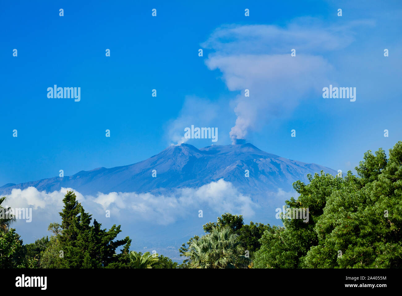 Vulcano siciliano immagini e fotografie stock ad alta risoluzione - Alamy