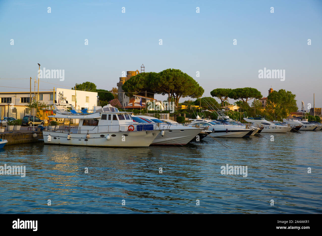 Terracina porto immagini e fotografie stock ad alta risoluzione - Alamy