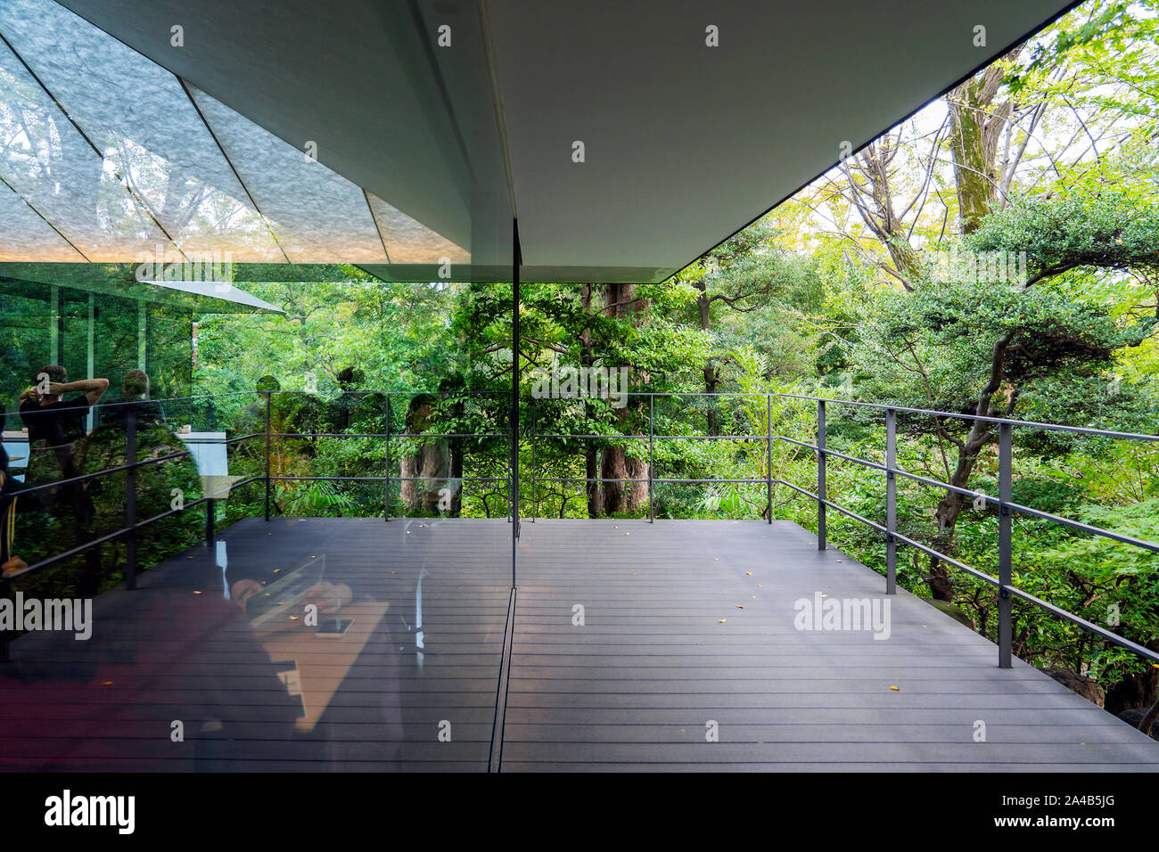 Terrazza sul tetto con piantare immagini e fotografie stock ad alta ...