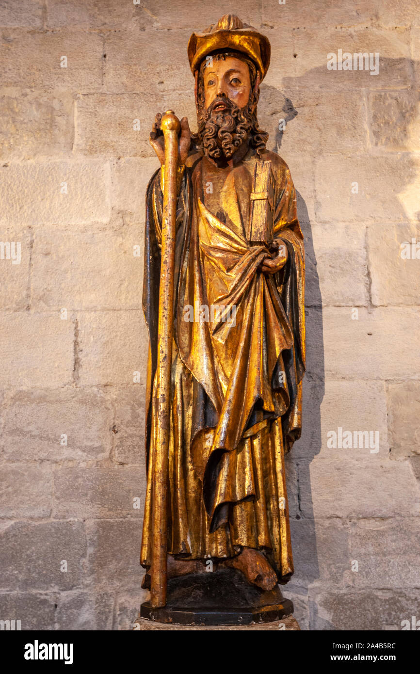 Scultura gotica di San Giacomo nella chiesa di San Giacomo, Puente la ... Scultura gotica di San Giacomo nella chiesa di San Giacomo, Puente la ...