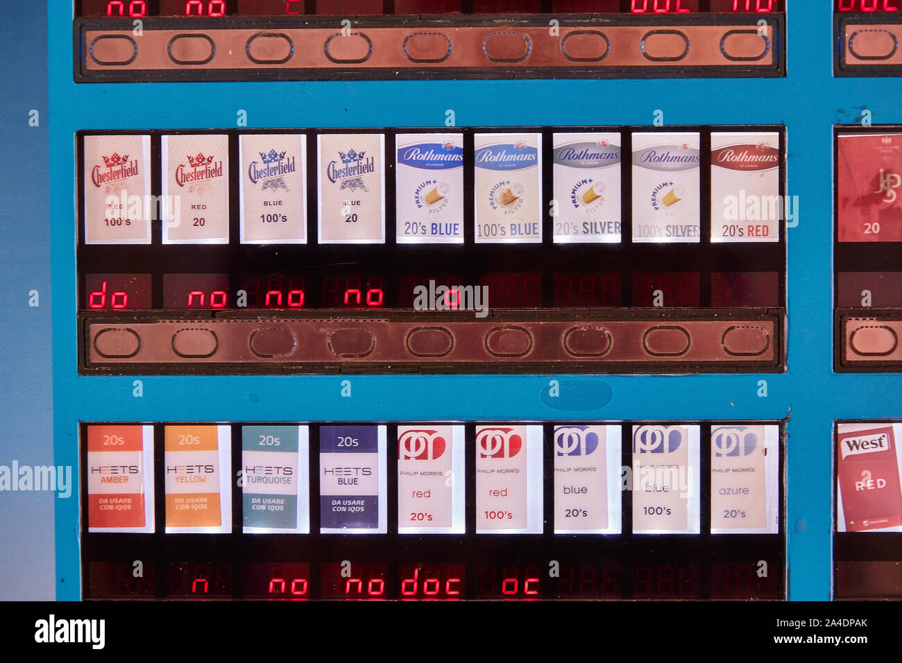 Cigar vending machine immagini e fotografie stock ad alta risoluzione ...