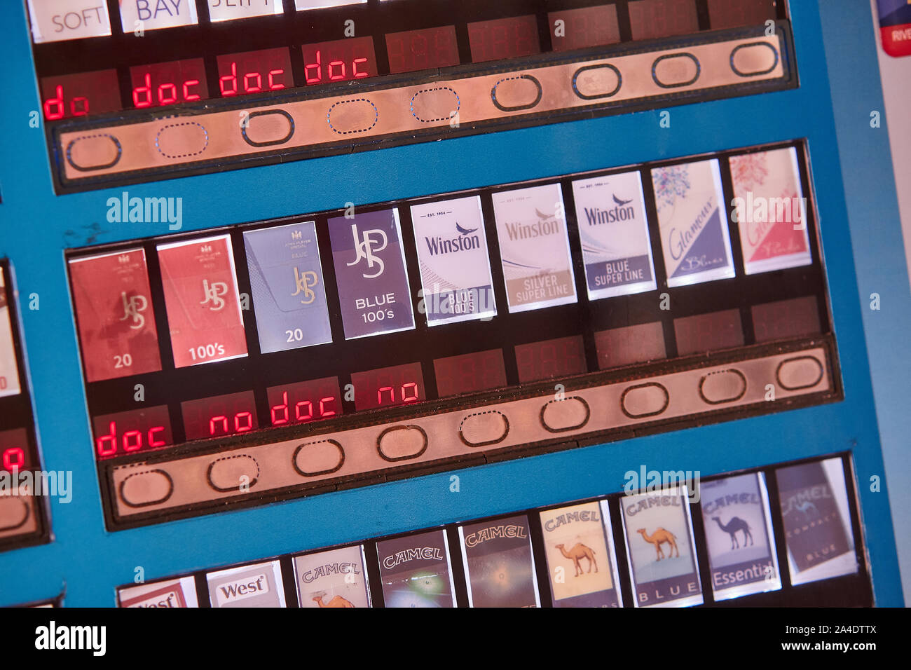 Cigar vending machine immagini e fotografie stock ad alta risoluzione ...