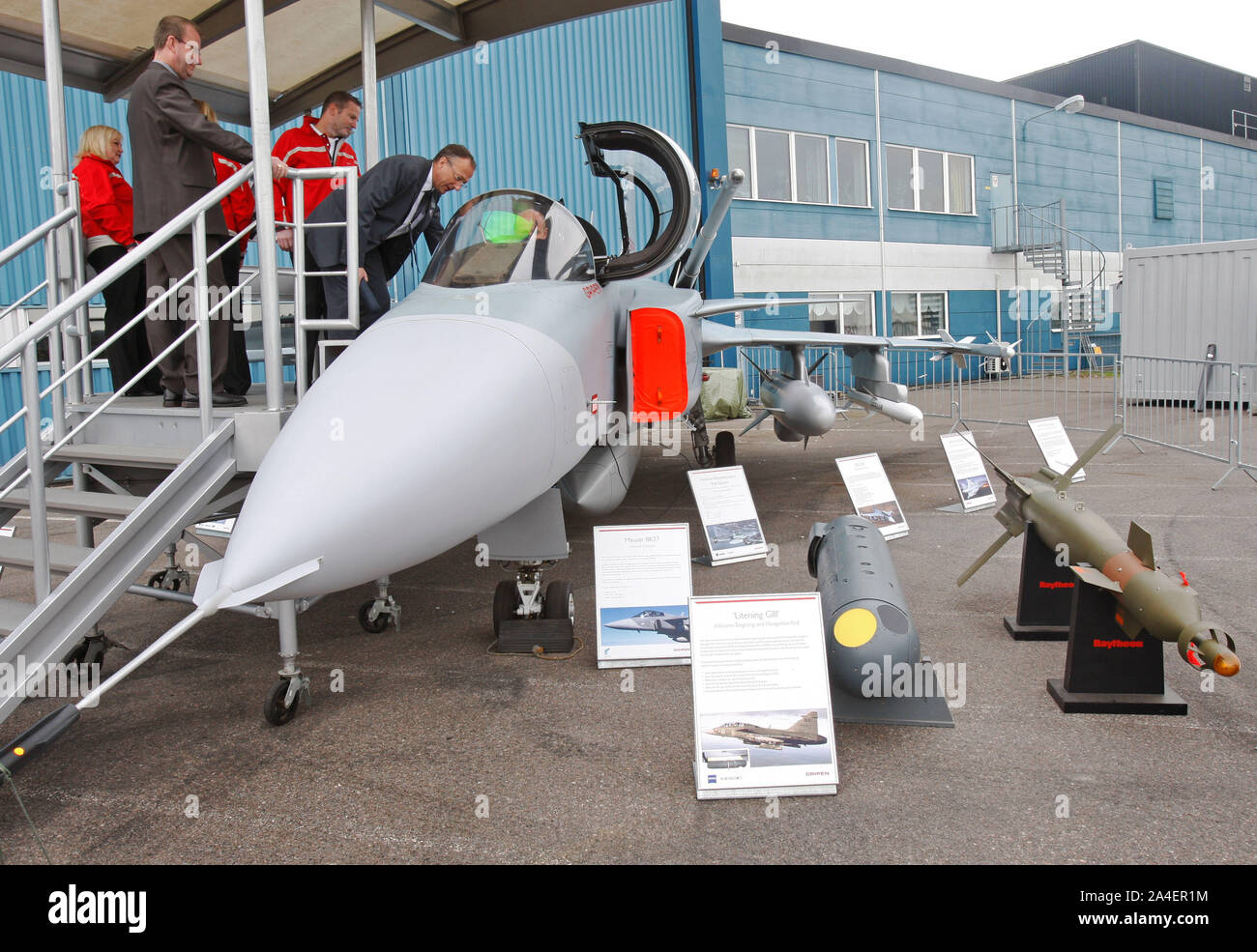 Firar Saab 70 år och visar bla upp stridsflygplanet JAS 39 Gripen. Saab ...