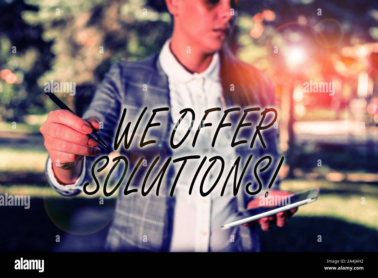 Segno di testo mostra Offriamo soluzioni. Business photo testo modo per ...