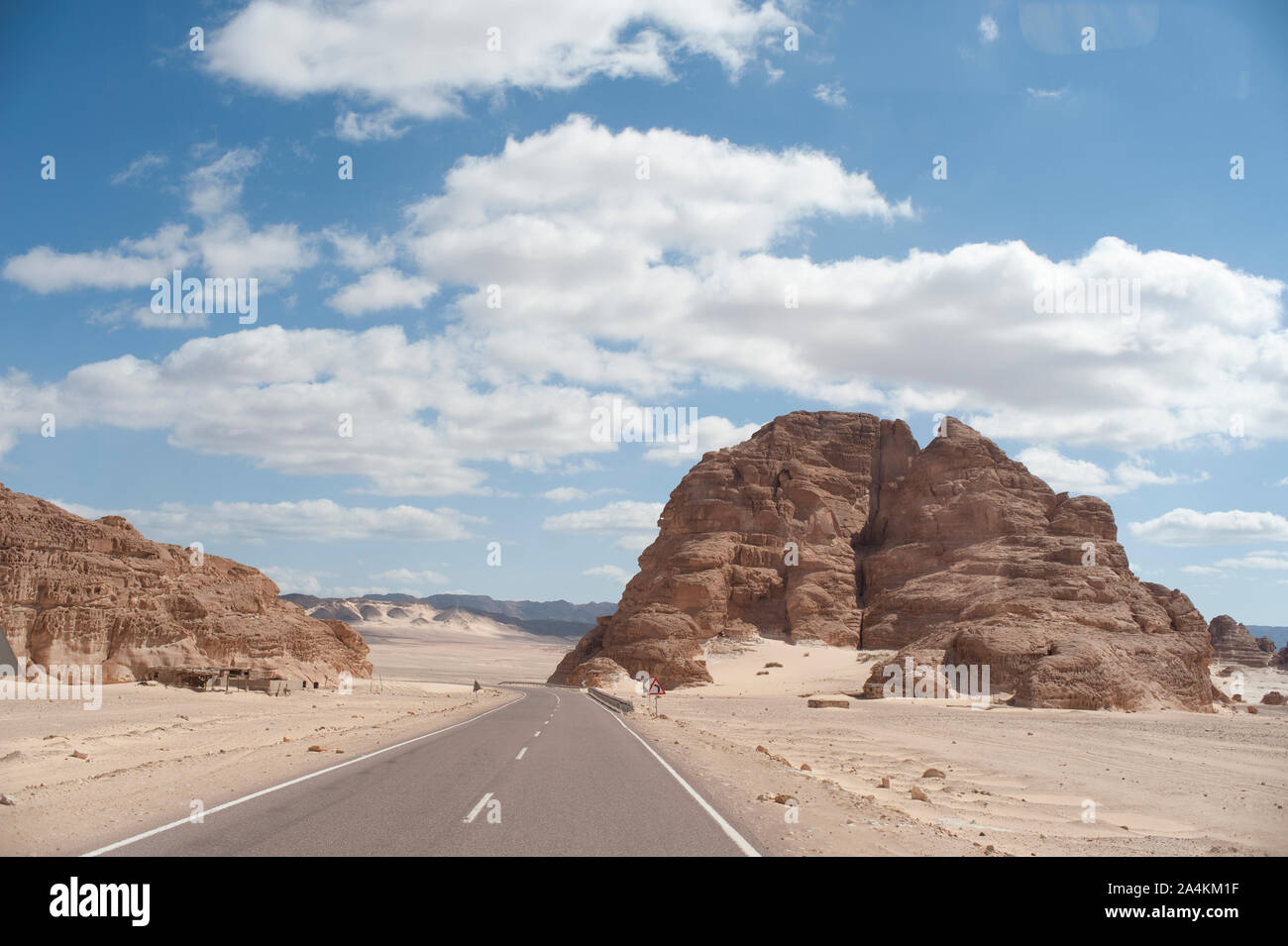 Road sign egypt immagini e fotografie stock ad alta risoluzione - Alamy