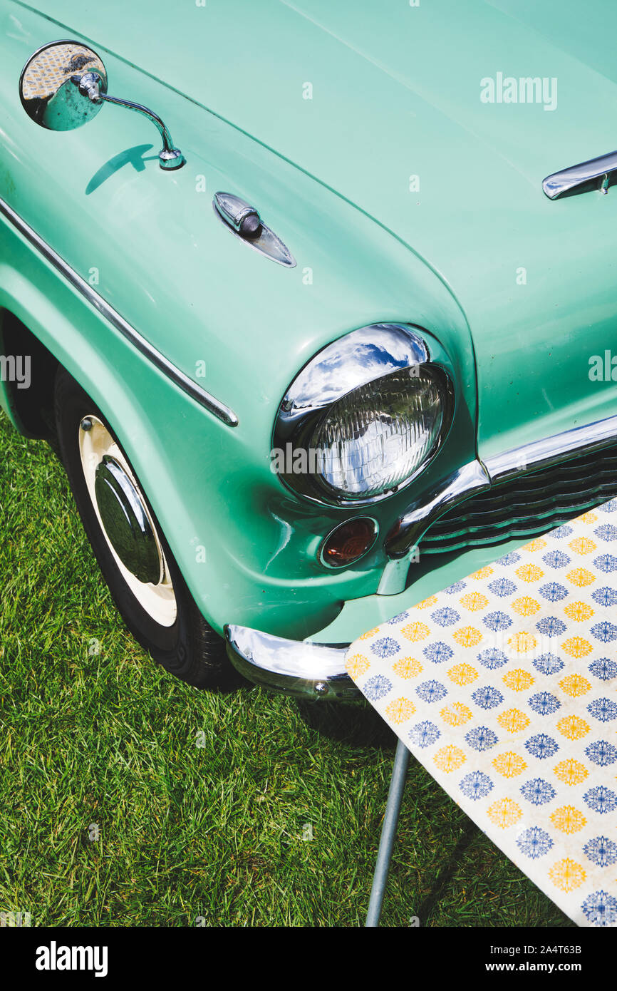 Retro picnic immagini e fotografie stock ad alta risoluzione - Alamy