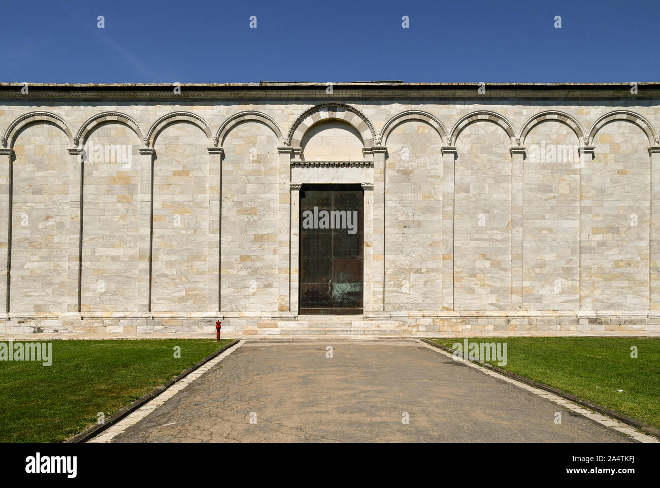 La facciata del Camposanto Monumentale (cimitero monumentale) in Piazza ...