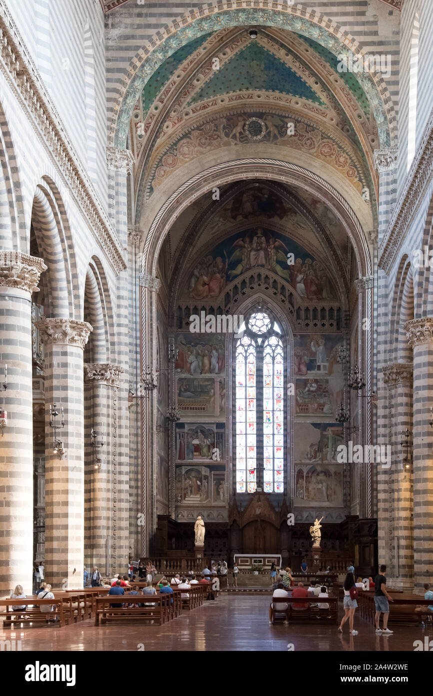 Gothic vetrate quadrifore finestra gotica e affreschi dedicati alla ...