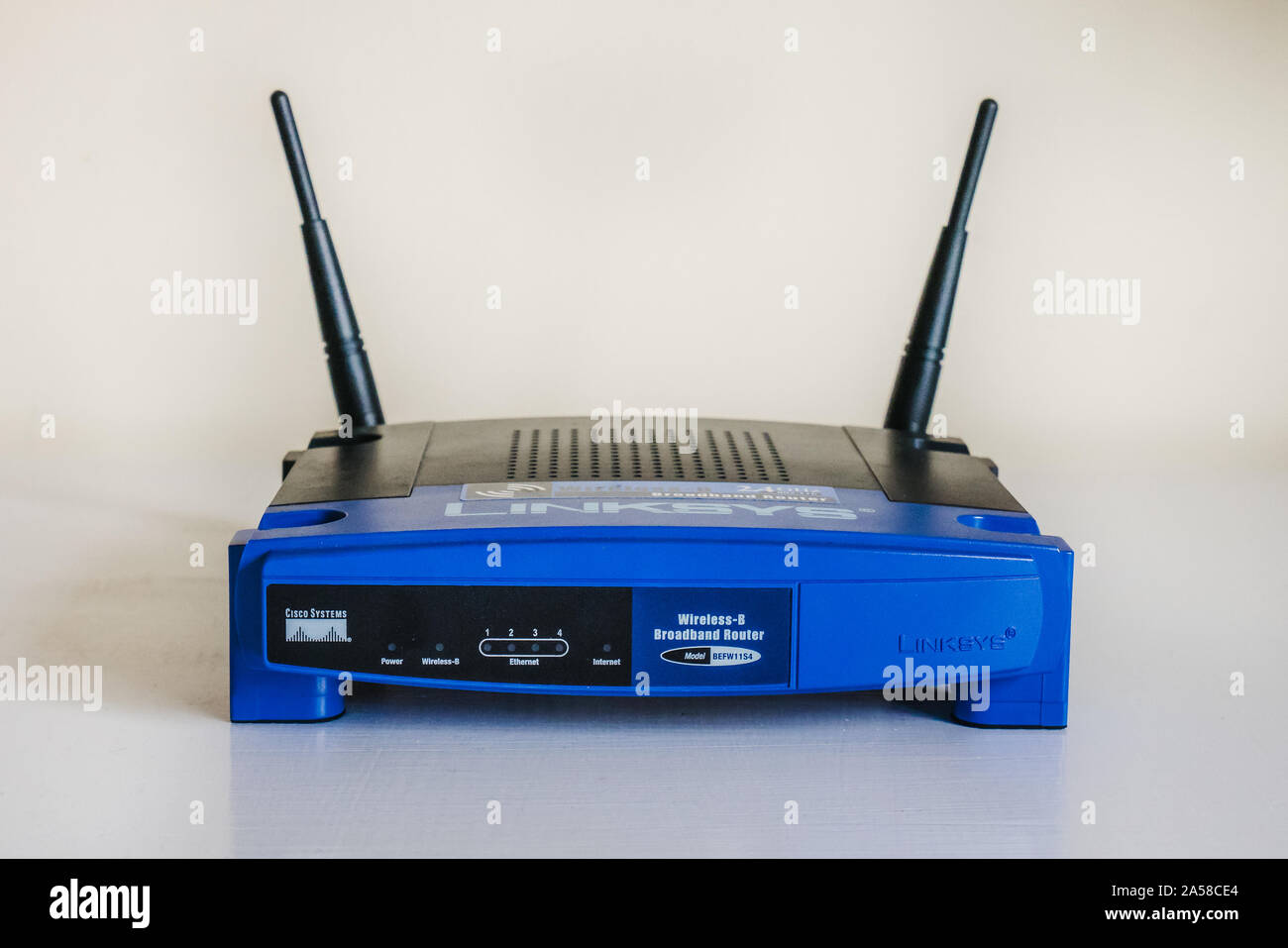 Router wifi interno immagini e fotografie stock ad alta risoluzione - Alamy