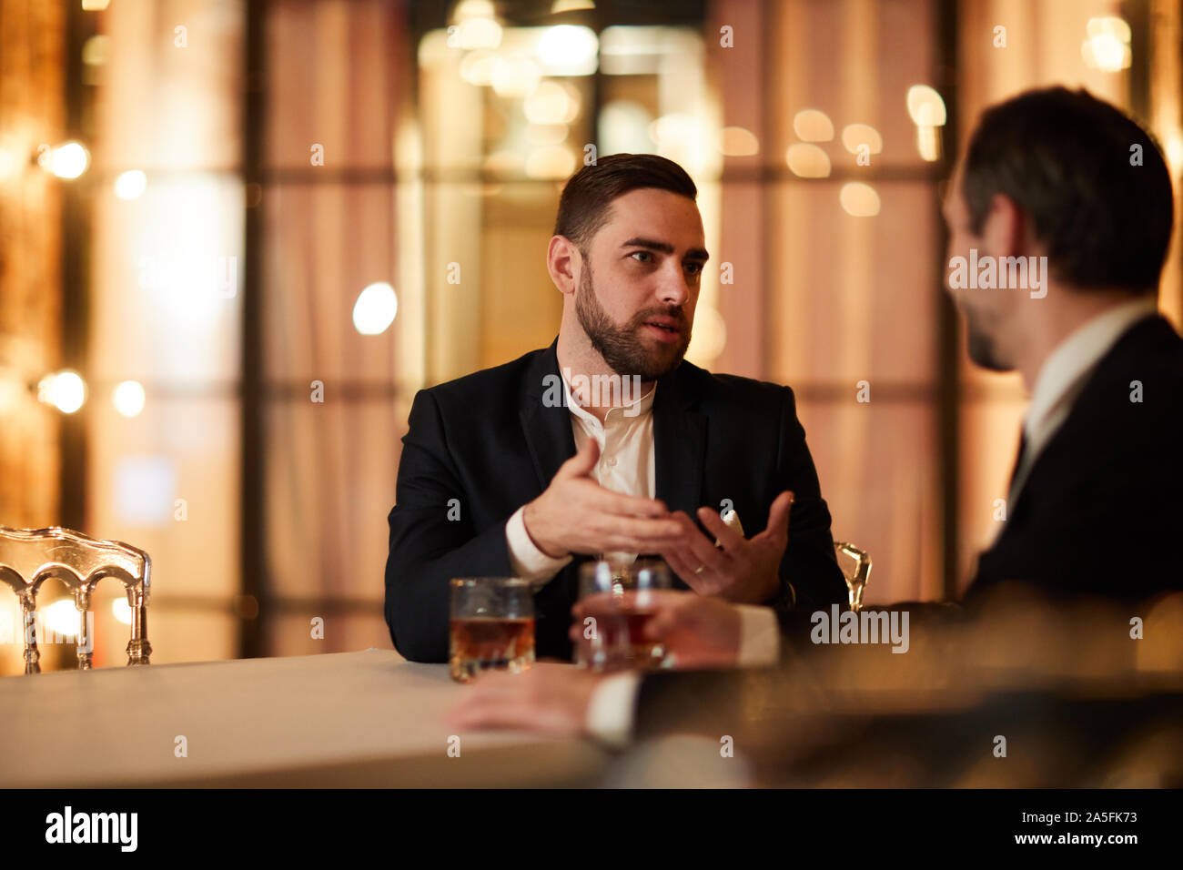 Abito da bar immagini e fotografie stock ad alta risoluzione - Alamy